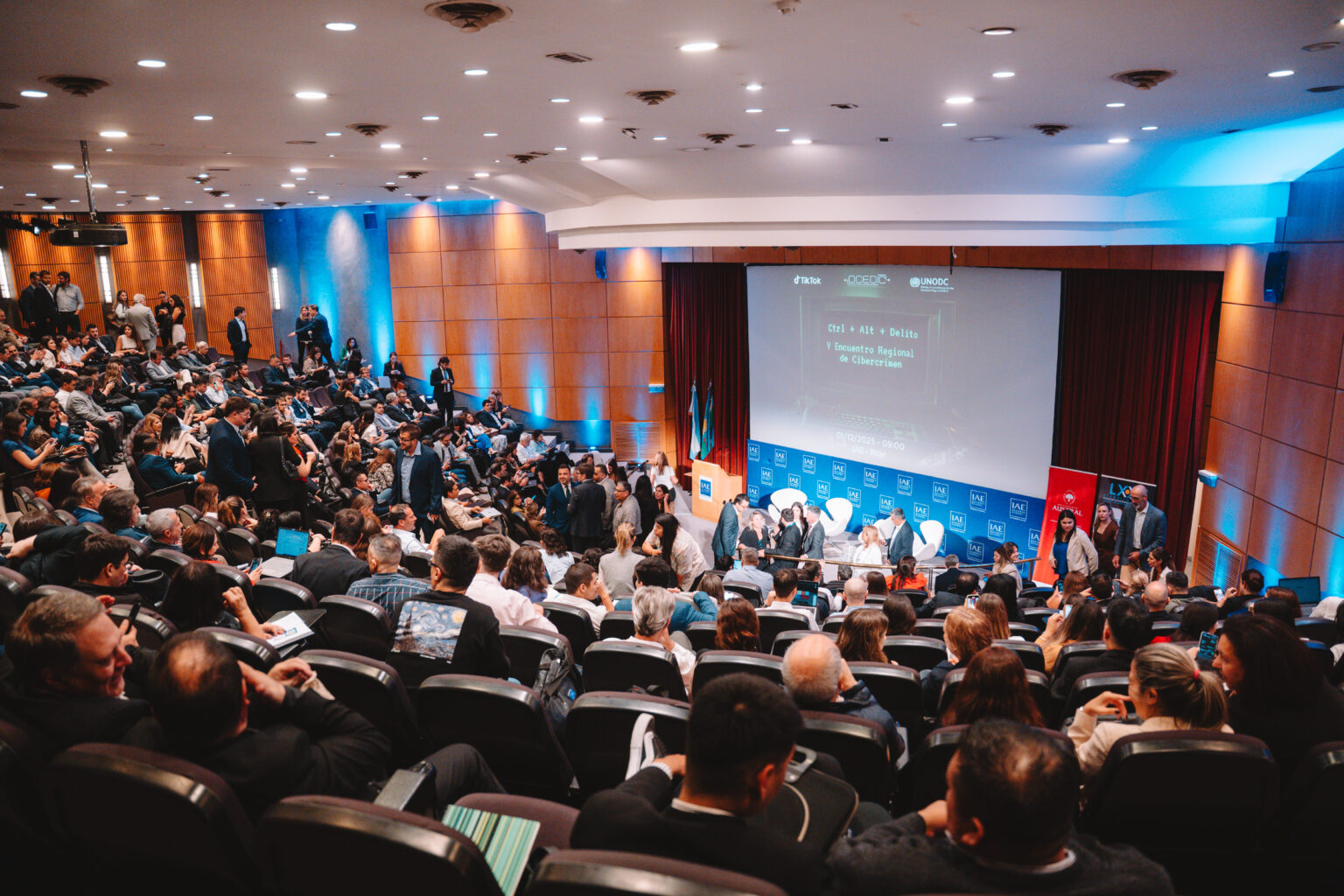 Teachers and students of the Universidad Austral at the XXVIII National ...